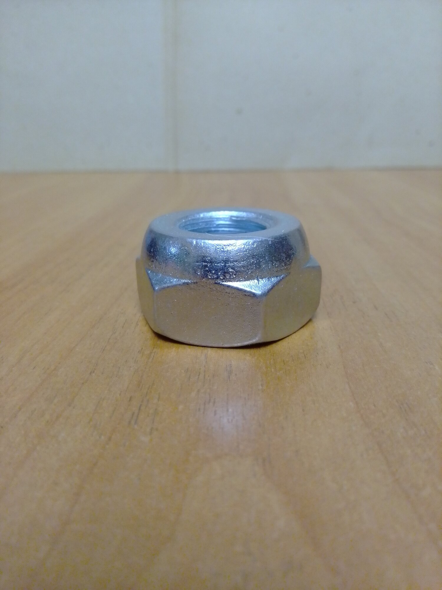 Гайка колеса М20х1.5 для автомобилей ЗИЛ-130, ГАЗ-53, ГАЗ-3307, урал передняя правая. Крепкий Орешек