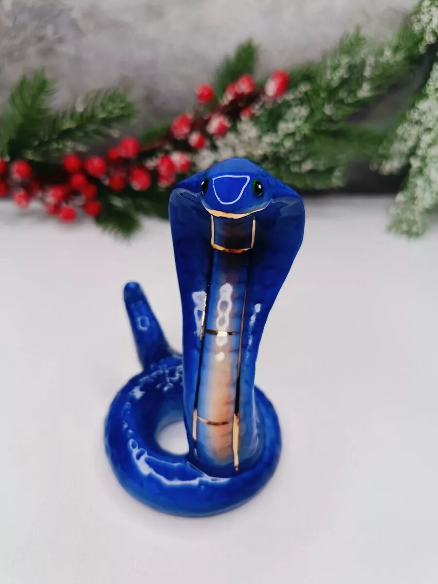 Фарфоровая декоративная фигурка Змея - кобра, Символ года 2025