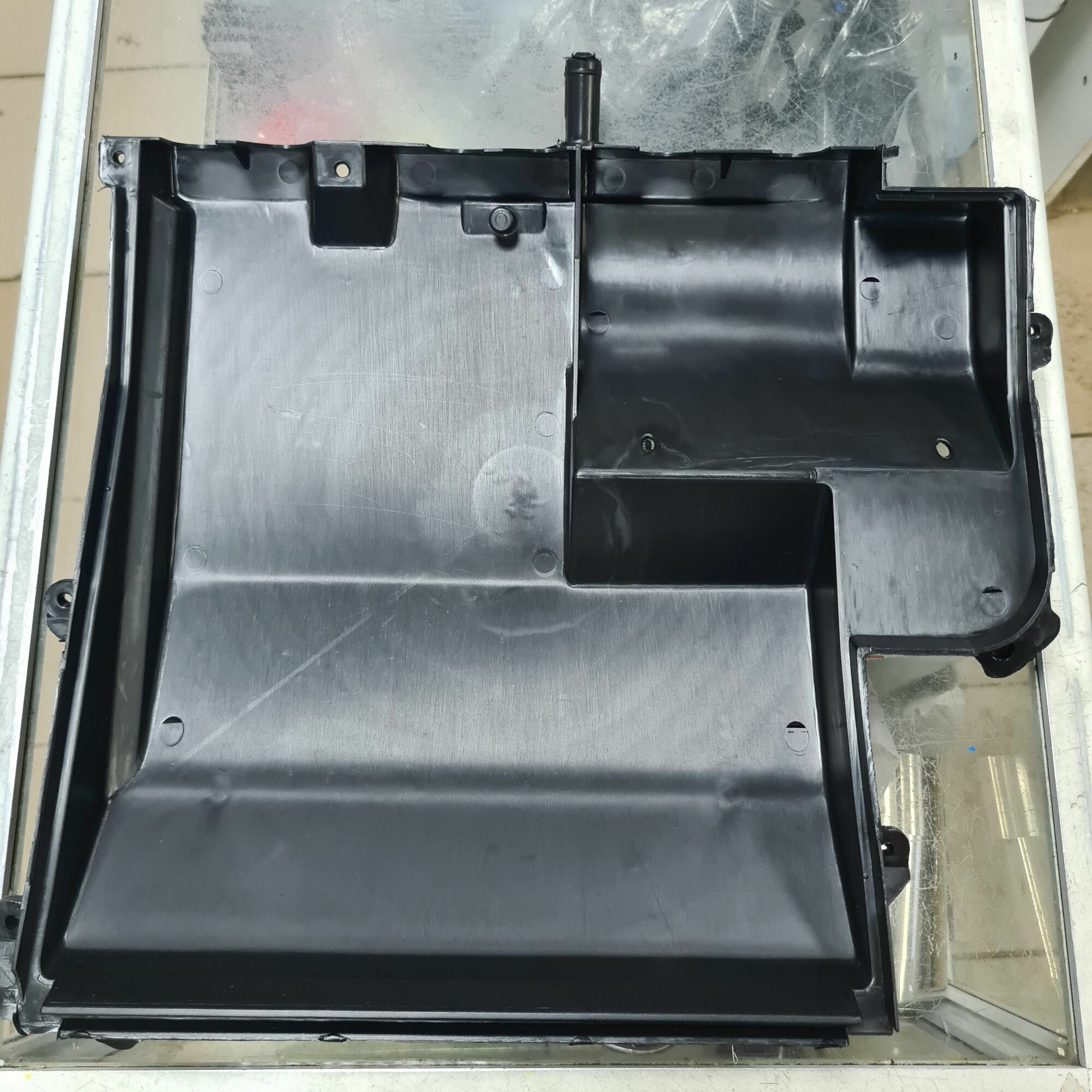 Нижняя крышка радиатора отопителя салона на Нексию