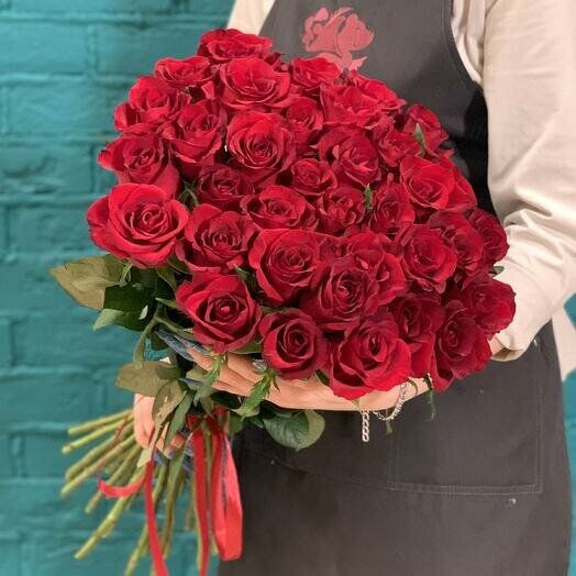 Букет из 35 красных роз Кения 60 см