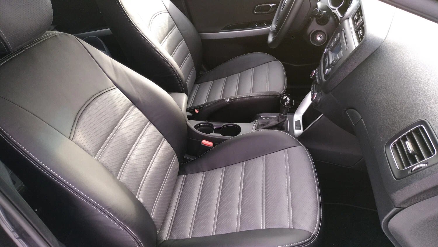 Чехлы Автофрант для Toyota Camry 7 Sd 11-18г (40/60). Экокожа, черный, серый.