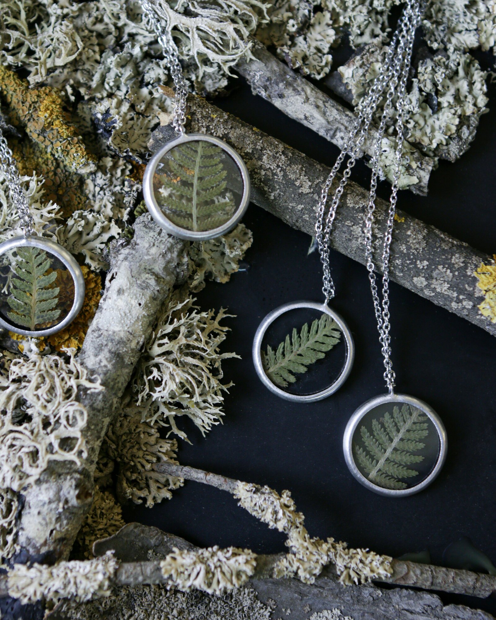 Колье, стекло