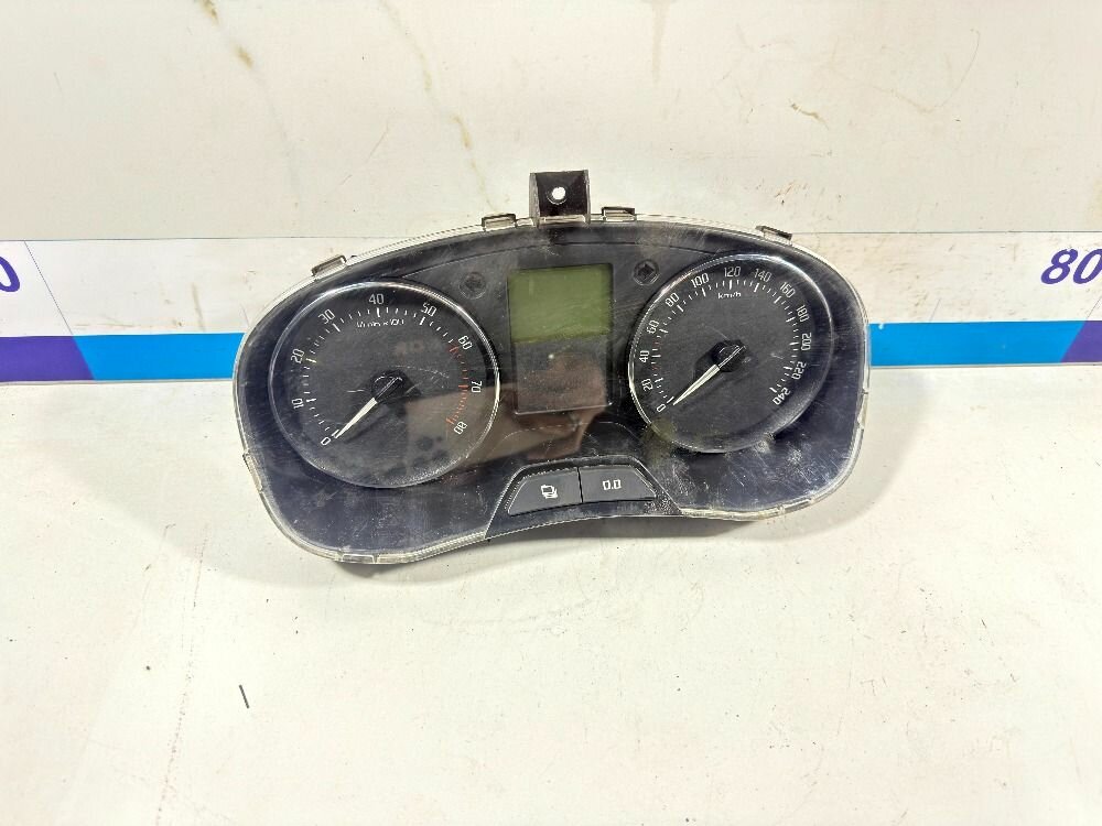 Панель приборов Skoda Fabia 5J0920811E
