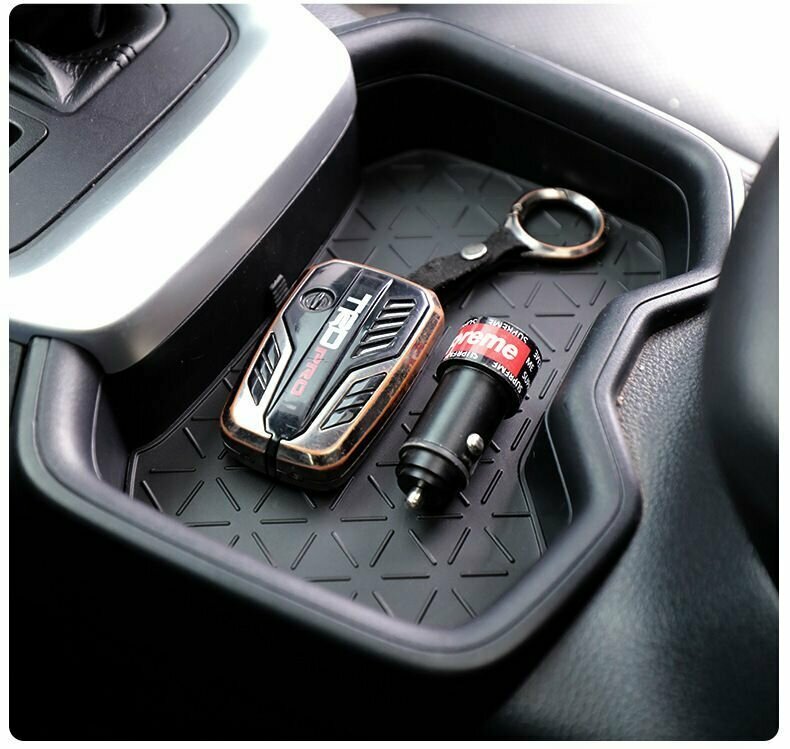 Коврик-подставка в подстаканник для Toyota RAV4 XA50 2019-2022, только для авто с АКПП — вставка в консоль салона