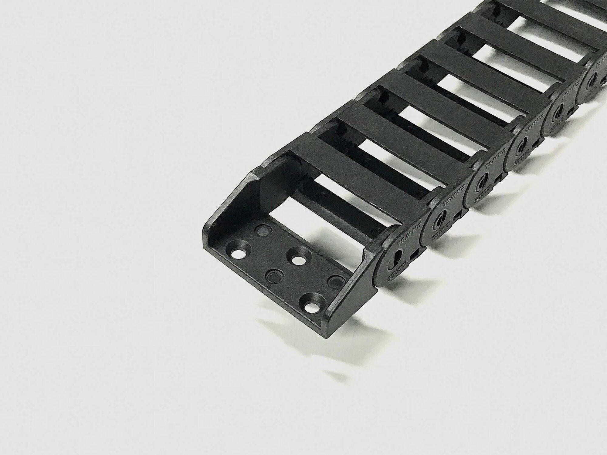 Кабель-канал пластиковый открытый открывающийся 10x30 R18, B657 / 1 шт / соберизавод