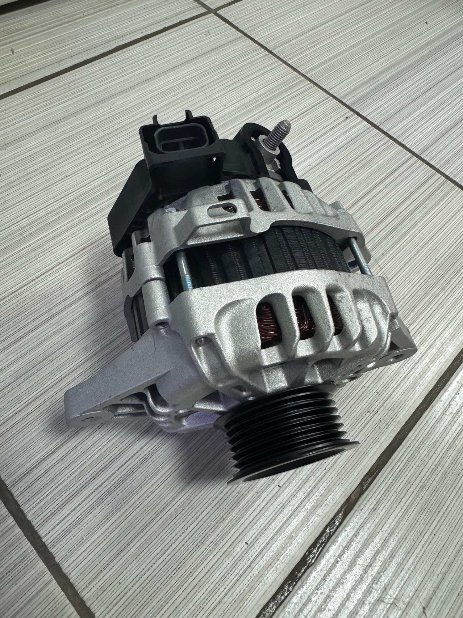 Генератор 2 - х контактный Hyundai Solaris Kia Rio 3