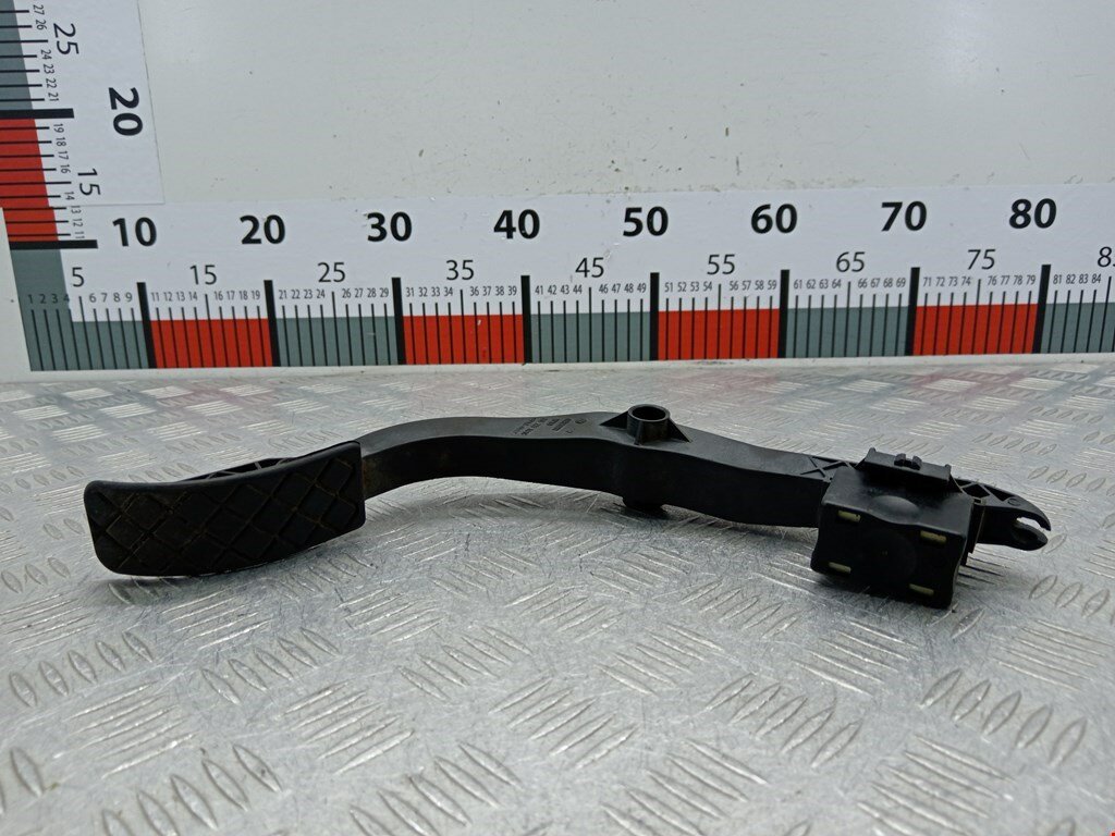 Педаль газа Volkswagen Golf 4 1J1721511C арт. 2106542