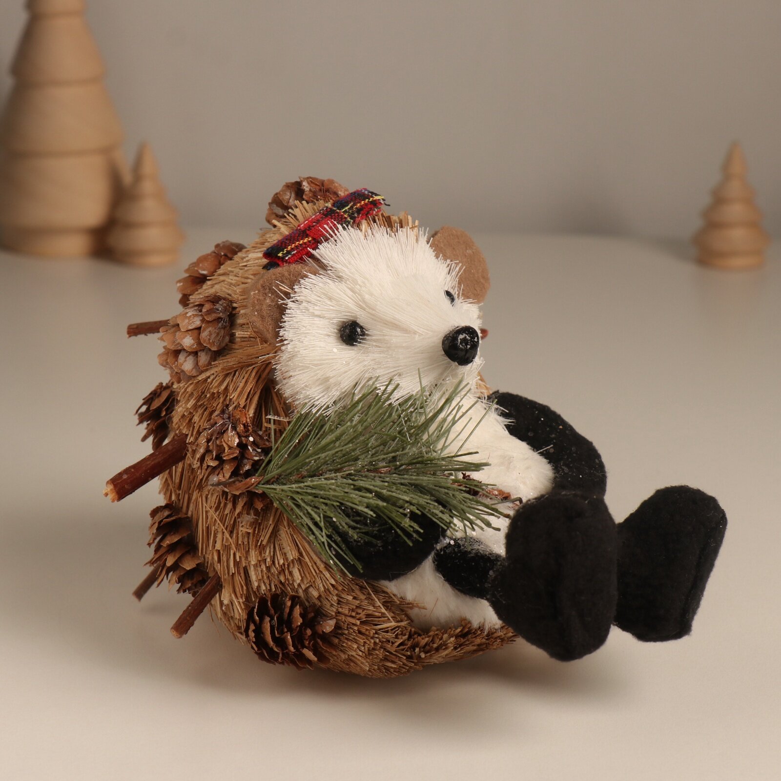 Фигурка «Ёжик с еловой веточкой и бантиком на голове», 12×10×14 см