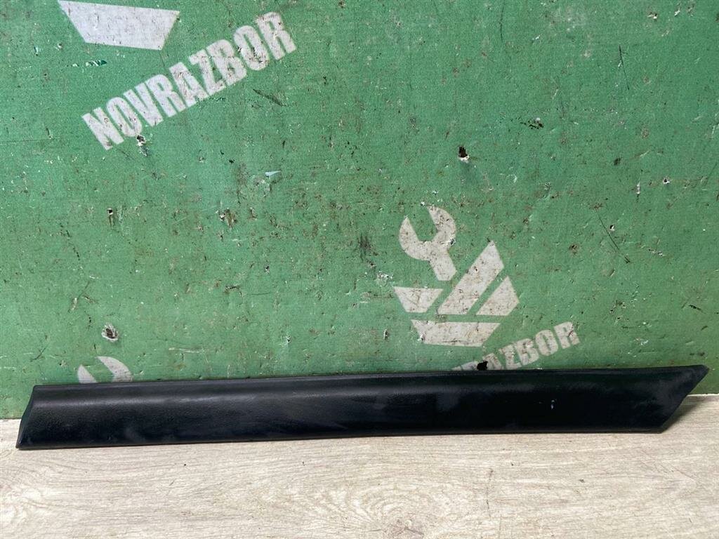 Молдинг заднего крыла левого VW Golf 3 Vento 91-97