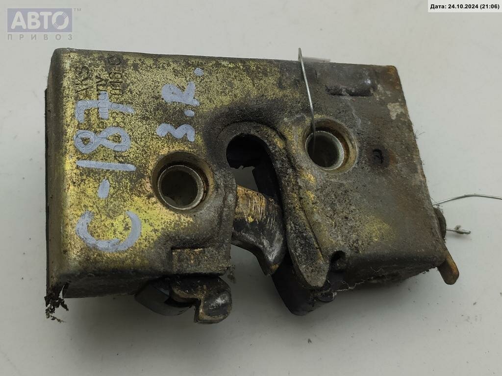 Замок двери передней правой Volkswagen Golf-2