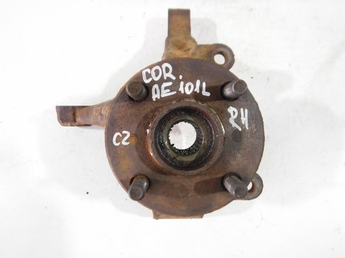 Кулак поворотный передний правый Toyota Corolla VII (1991—2002) 4321112290