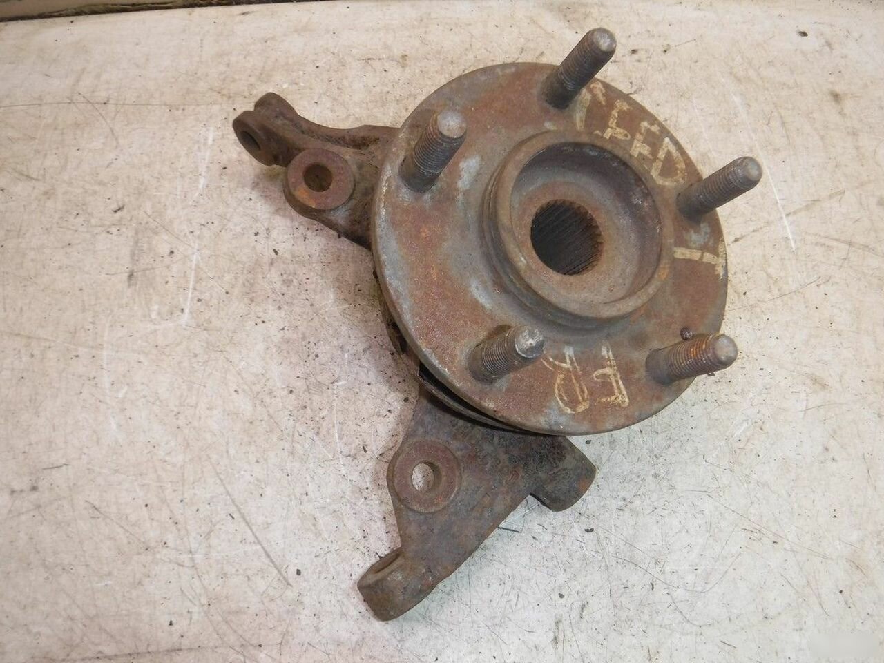 Кулак поворотный передний правый Kia Ceed ED (2006—2010)