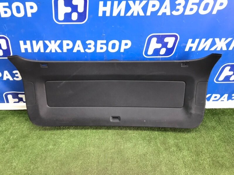 Обшивка крышки багажника задняя Volkswagen Tiguan 5N0867601A