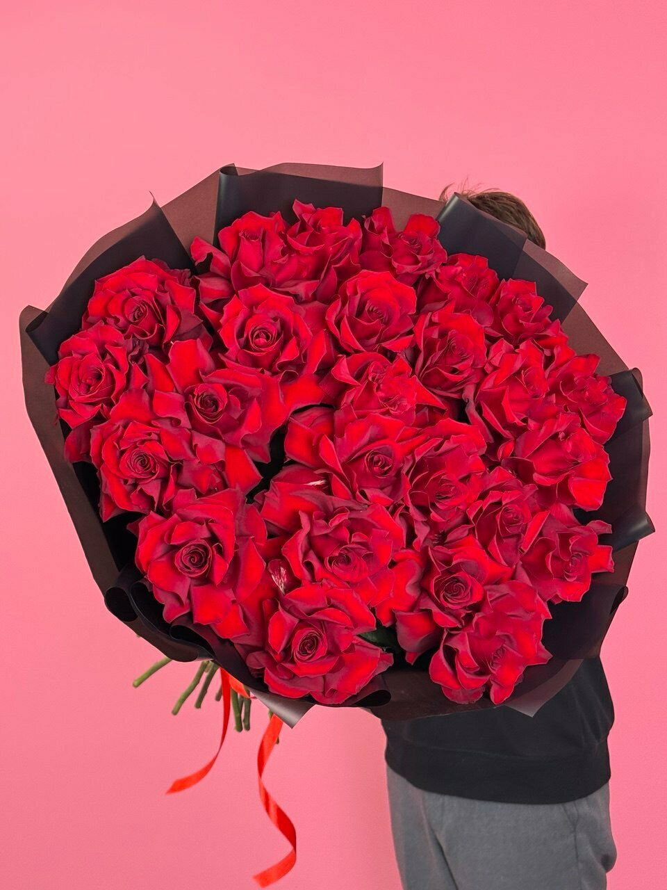 Страстный букет из WOW розы Эксплорер в подарочной упаковке с доставкой до двери