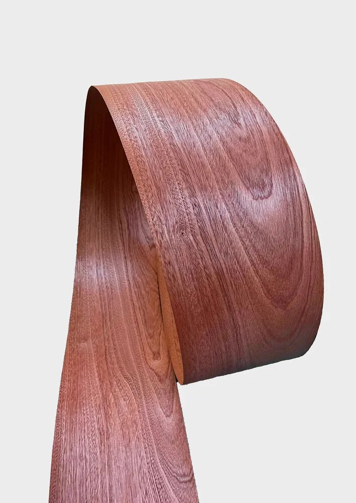 Шпон Сапеле тангенс натуральный для творчества длина 1.1-1.3 м ширина 0.10-0.16 м 1 лист