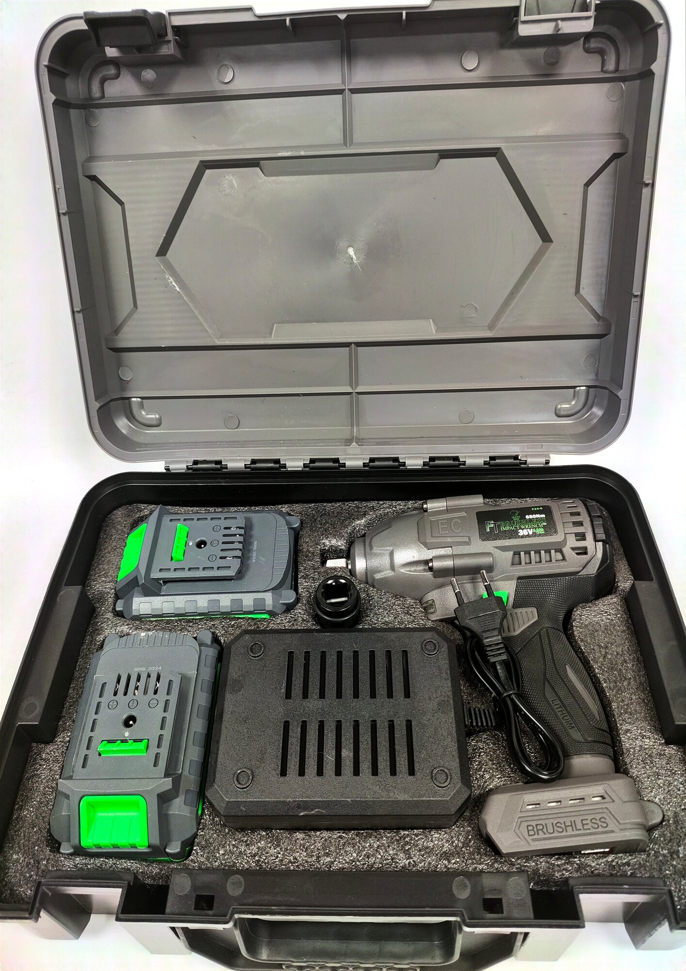 "Fang" Гайковерт ударный 36В, 650Нм, квадрат 1/2", 2 аккумулятора, кейс