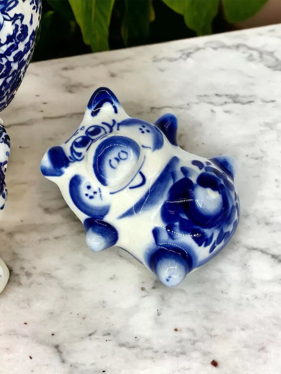 Фарфоровая статуэтка "Свинка" интерьерная, гжель, ручная роспись