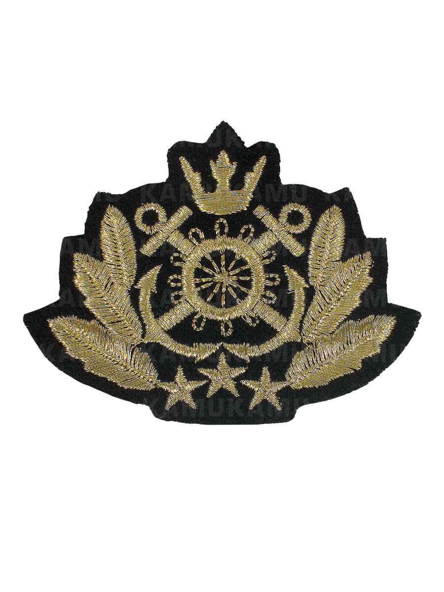 Кокарда с листьями якорями в центре, короной и тремя звездами машинная вышивка , цвет черный