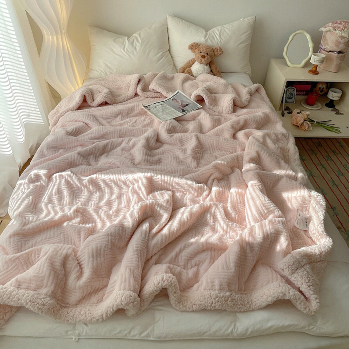 Одеяло Blanket, 200x230 см, плотный жаккард, плюш, кроличий пух, овечья шерсть