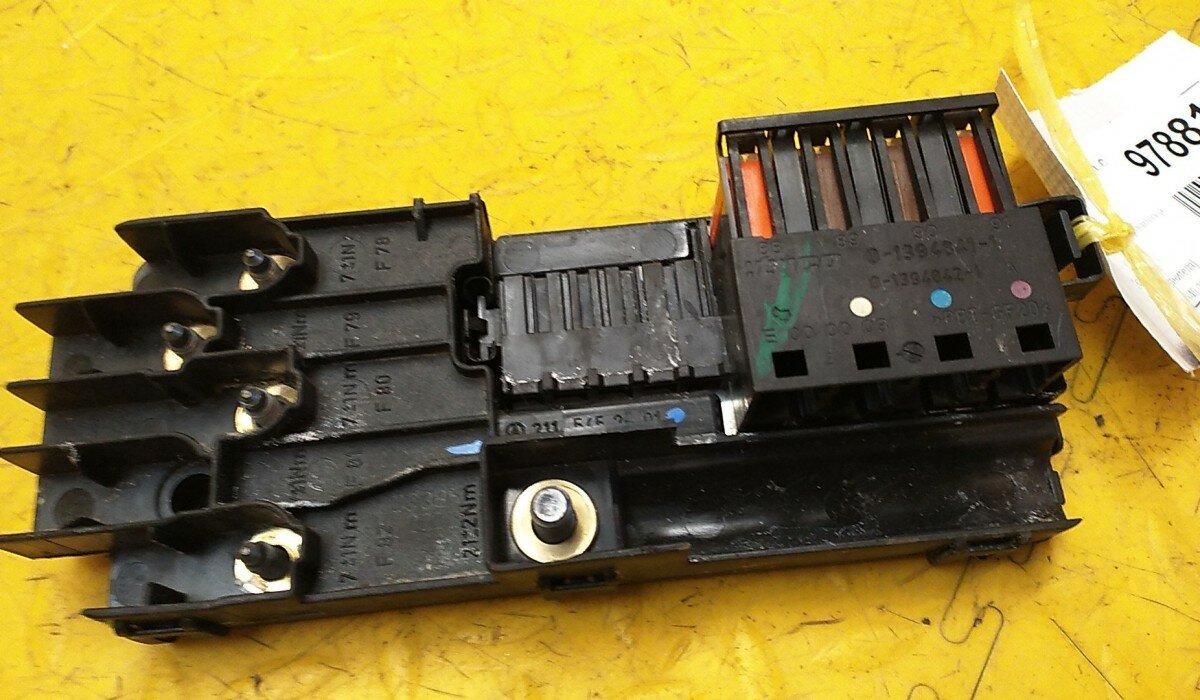 Блок предохранителей GL-Class X164 Mercedes-Benz A2115452601