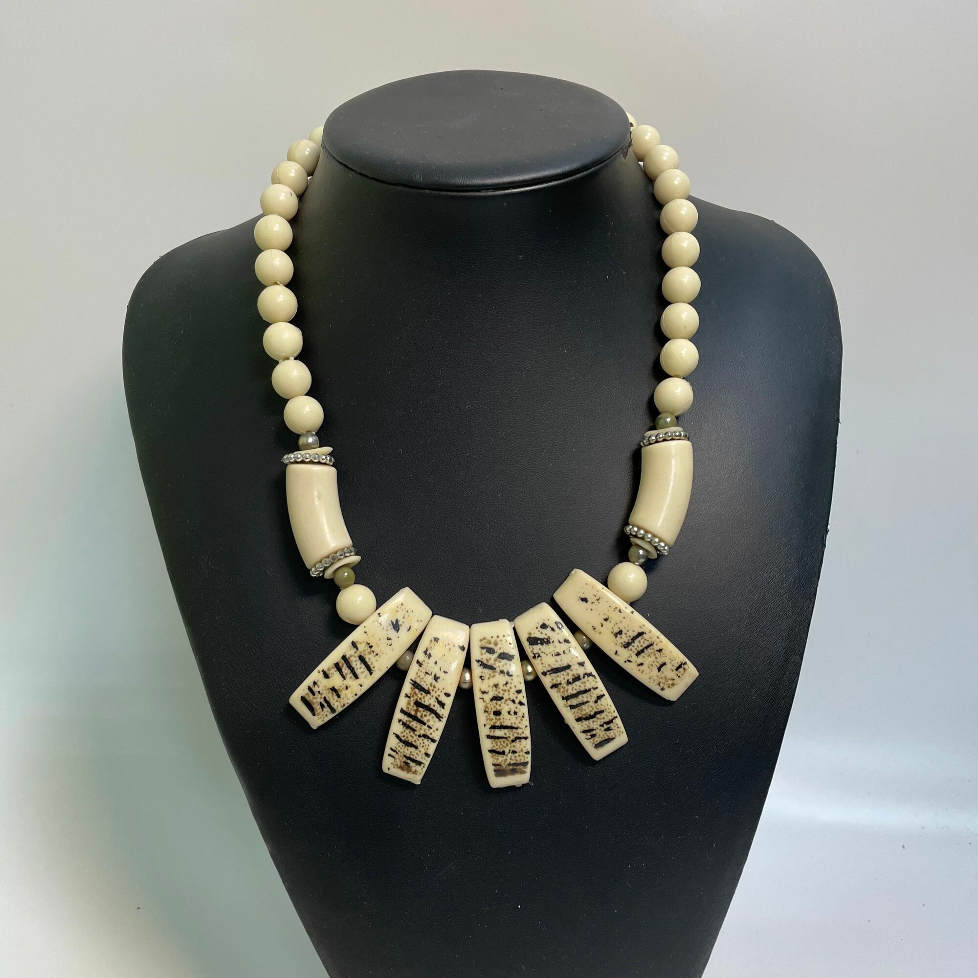 Советские винтажные пластиковые бусы, имитация кости, времен СССР