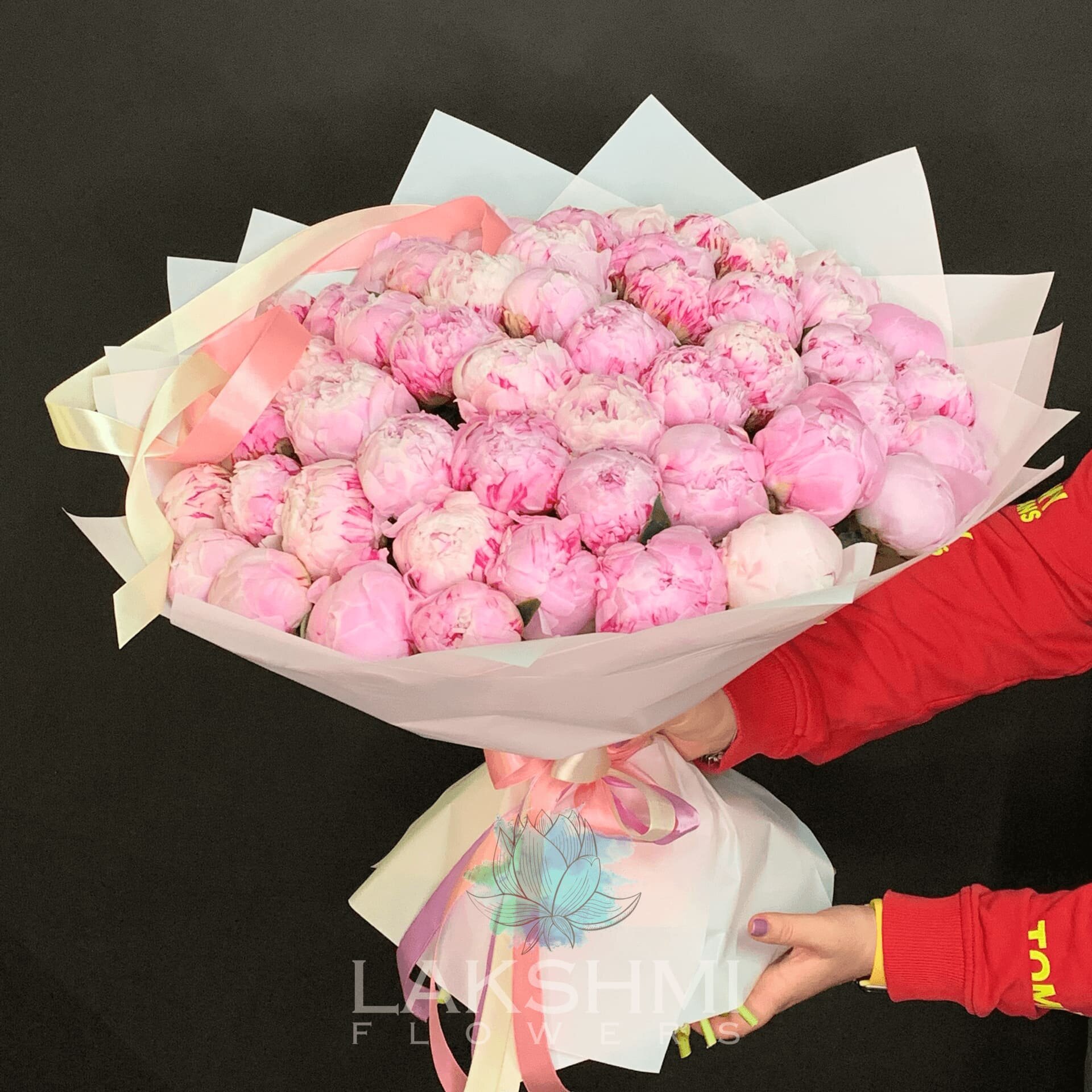 51 пион / Букет из 51 розового пиона сорта «Сара Бернар» в авторской упаковке