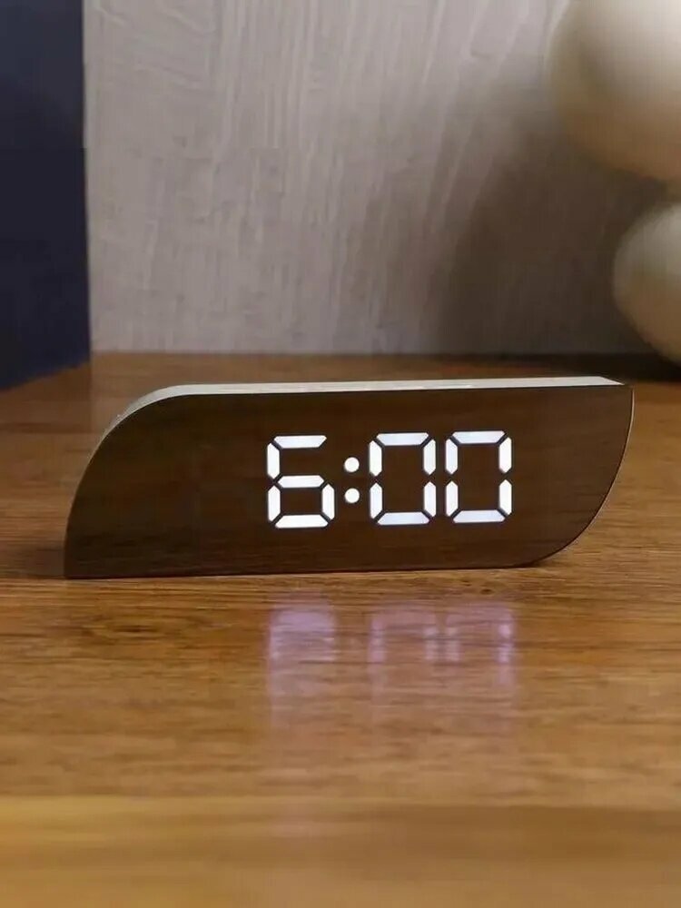 Часы будильник электронные настольные белые, зеркальные, цифровые, белые цифры, питание от сети 220В