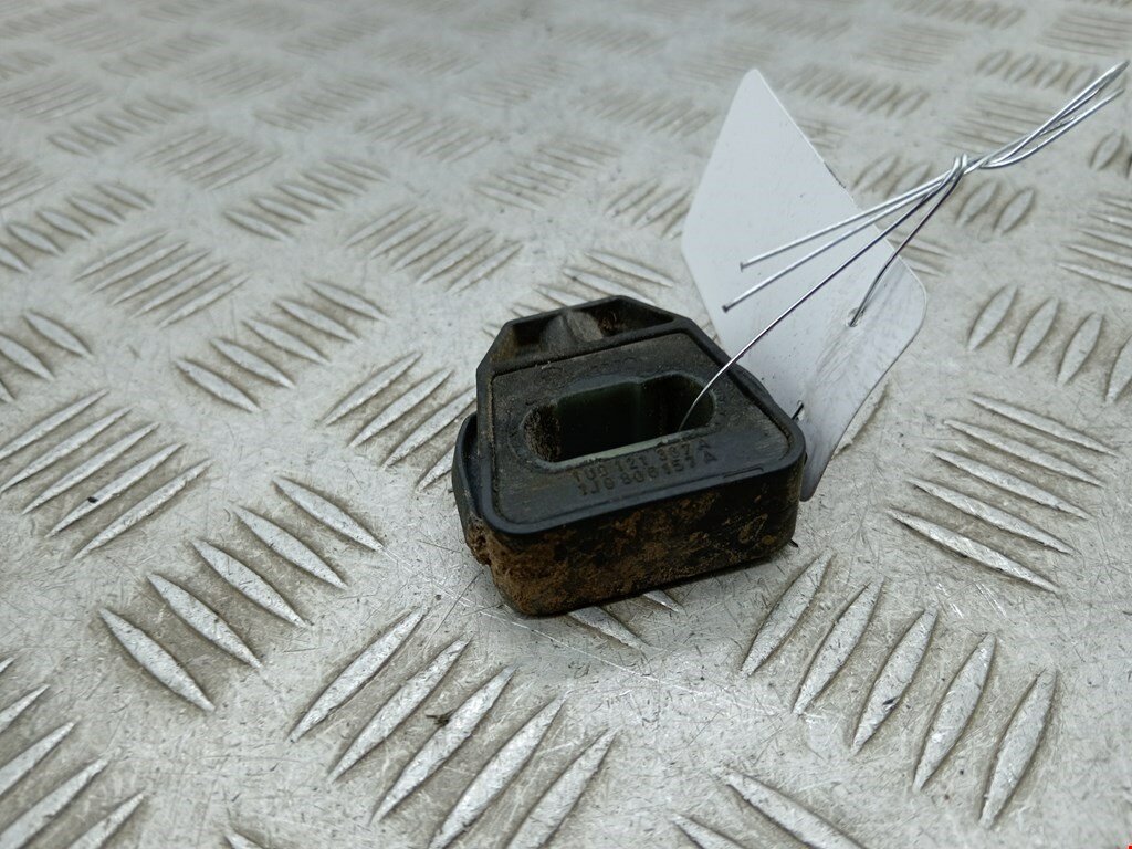 Кронштейн (крепление) радиатора Volkswagen Bora(Jetta) 1J0806157F арт. 2190279