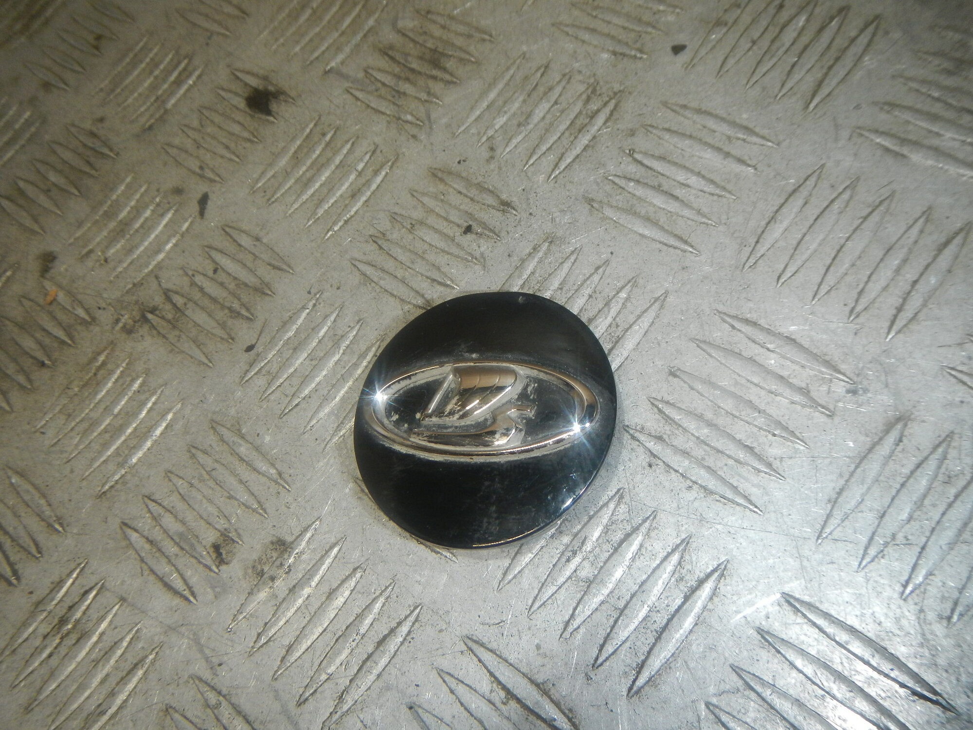 Б/У Колпак декоративный легкосплавного диска, ВАЗ (VAZ)-LADA VESTA (веста) LADA VESTA (Веста) Царапины. 571925 LADA арт....