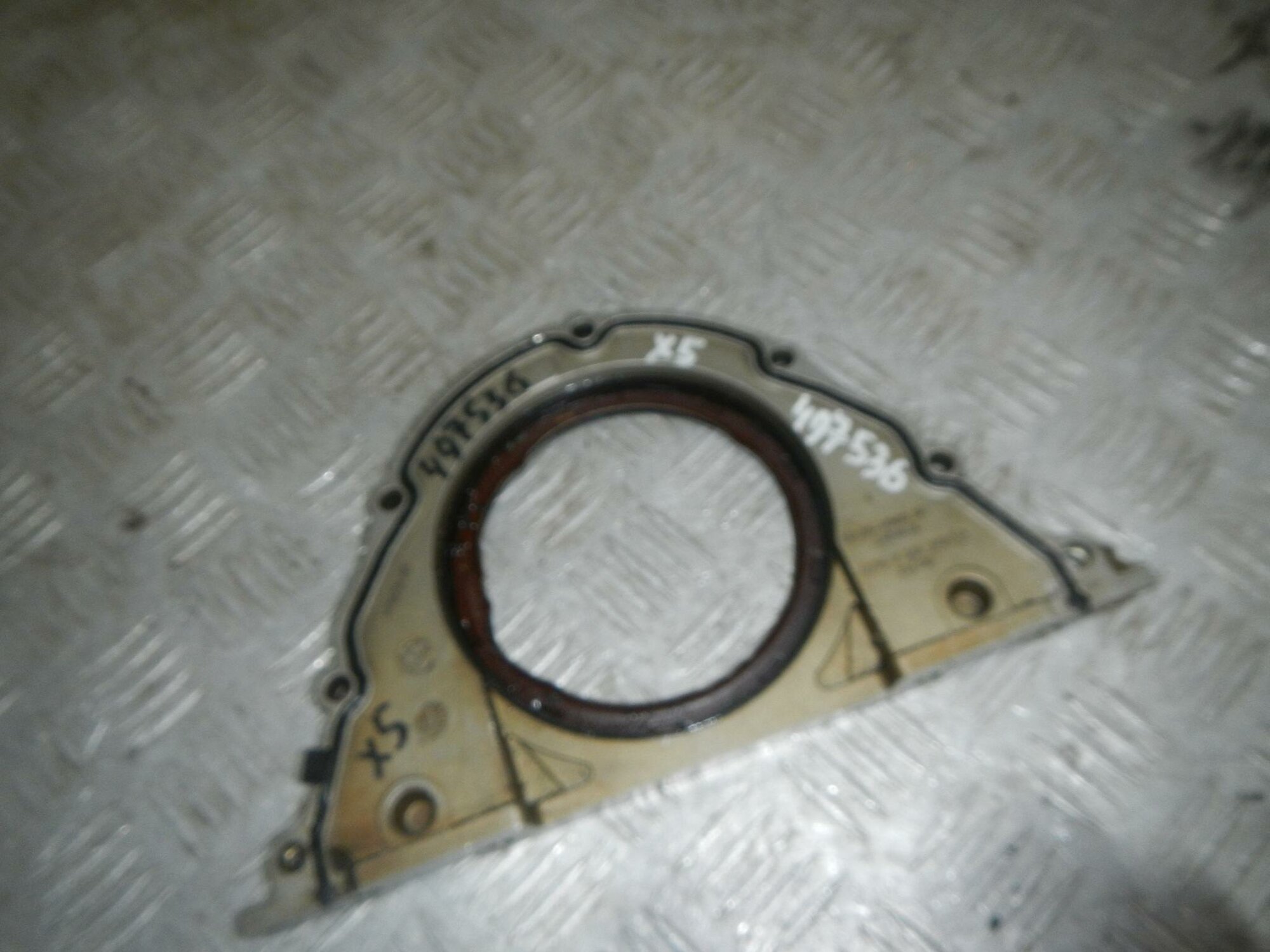 Б/У Крышка коленвала задняя, BMW (БМВ)-X5 (E70) (07-13) BMW X5 (E70) (07-13) Без видимых повреждений. 497536 BMW арт. 11...