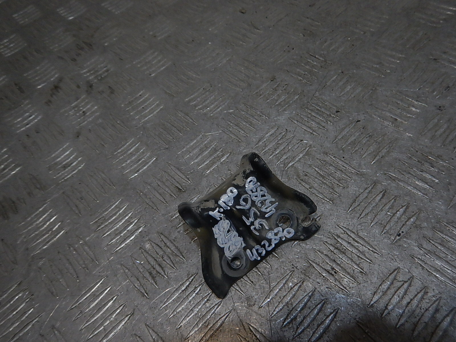 Б/У Кронштейн решетки радиатора, Toyota (Тойота)-COROLLA 180 (13-) TOYOTA COROLLA 180 (13-) Без видимых повреждений. 432...