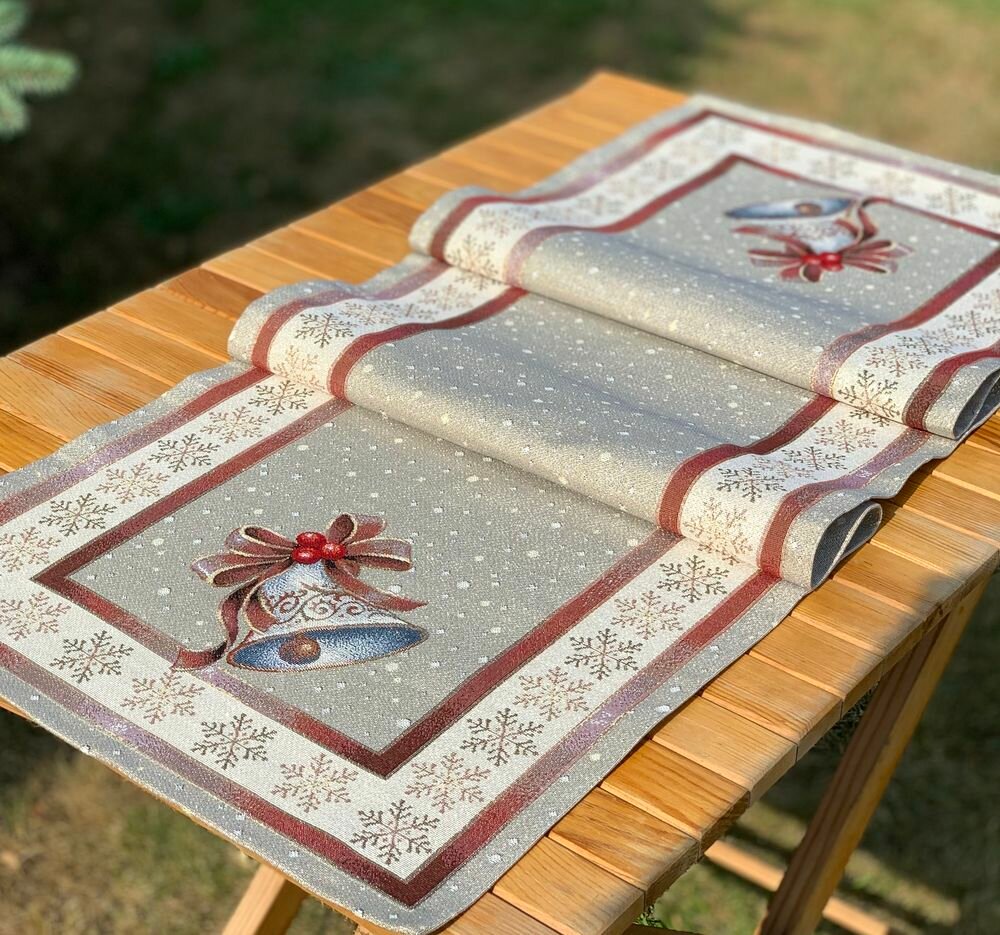 Дорожка для стола Le Gobelin Новогодний вечер Колокольчики беж 44х140 см серебро