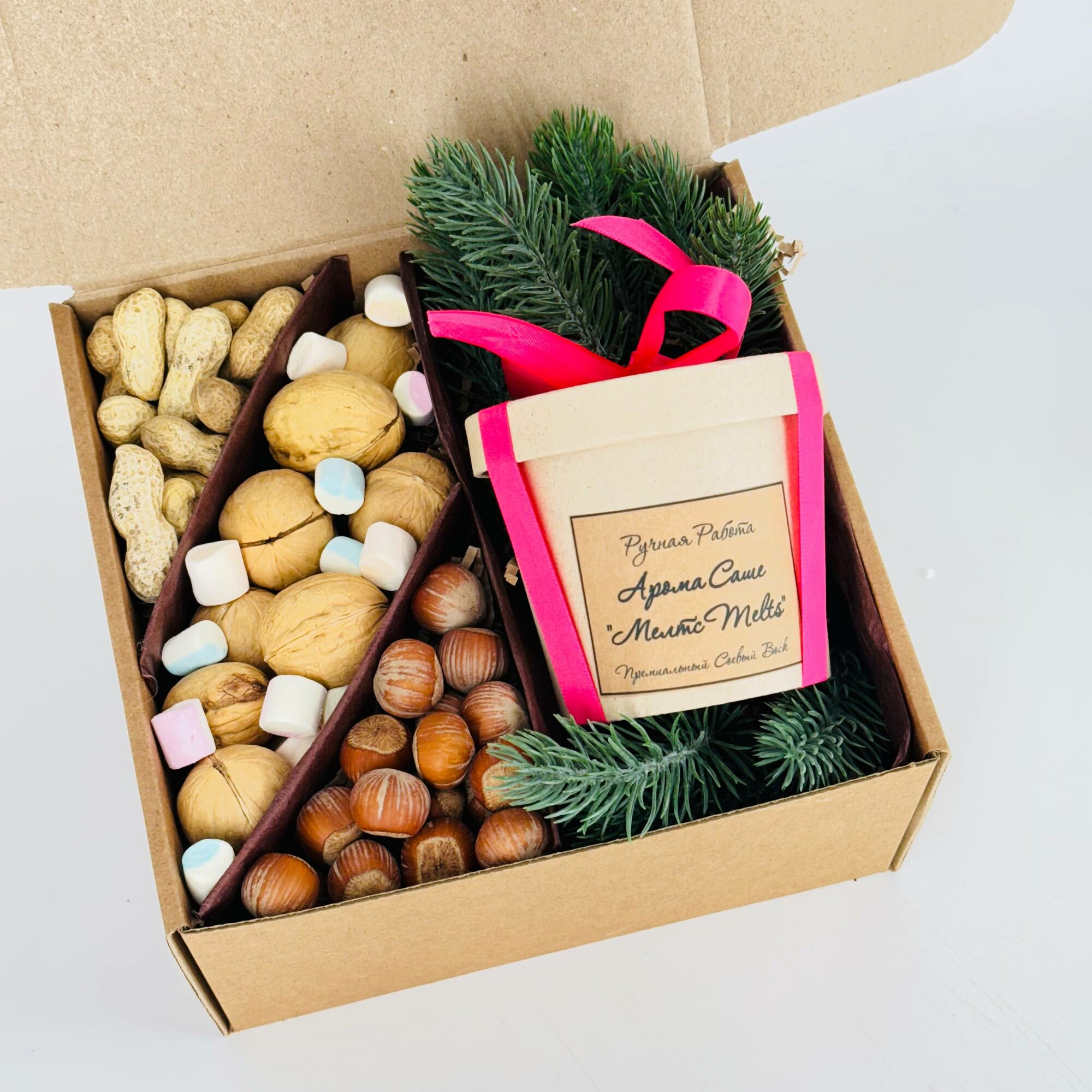 Подарочный насыпной бокс набор орехов и арома саше мелтс ручной работы. Подарок на Новый год