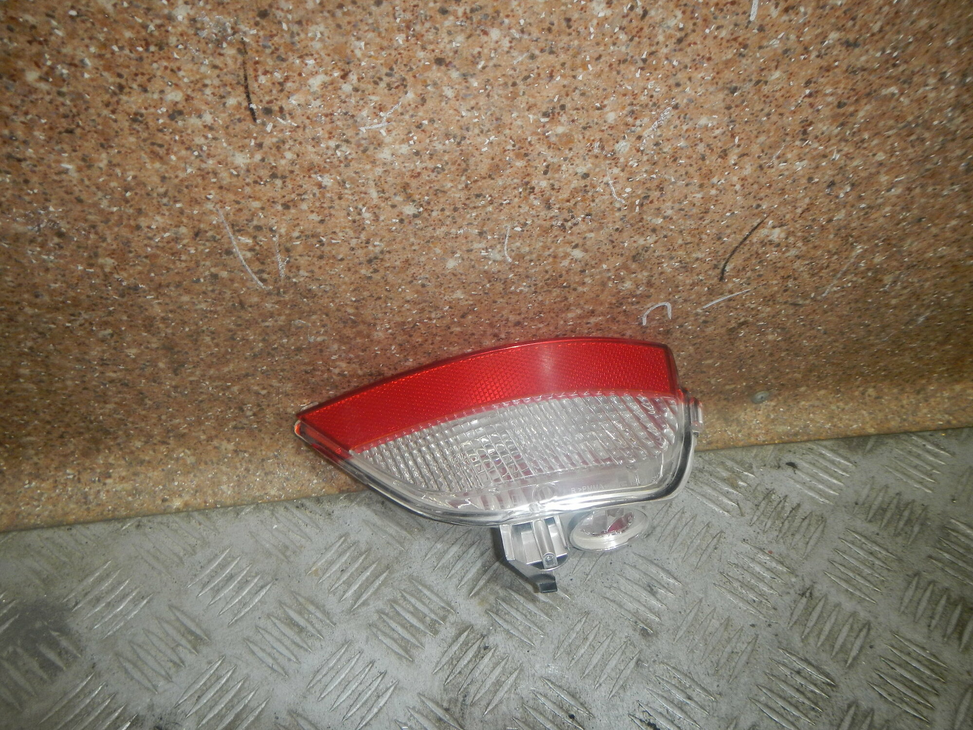 Б/У Фонарь задний противотуманный правый, Renault (Рено)-KAPTUR (16-) RENAULT KAPTUR (16-) TYC Дубликат, потертости. 5623...