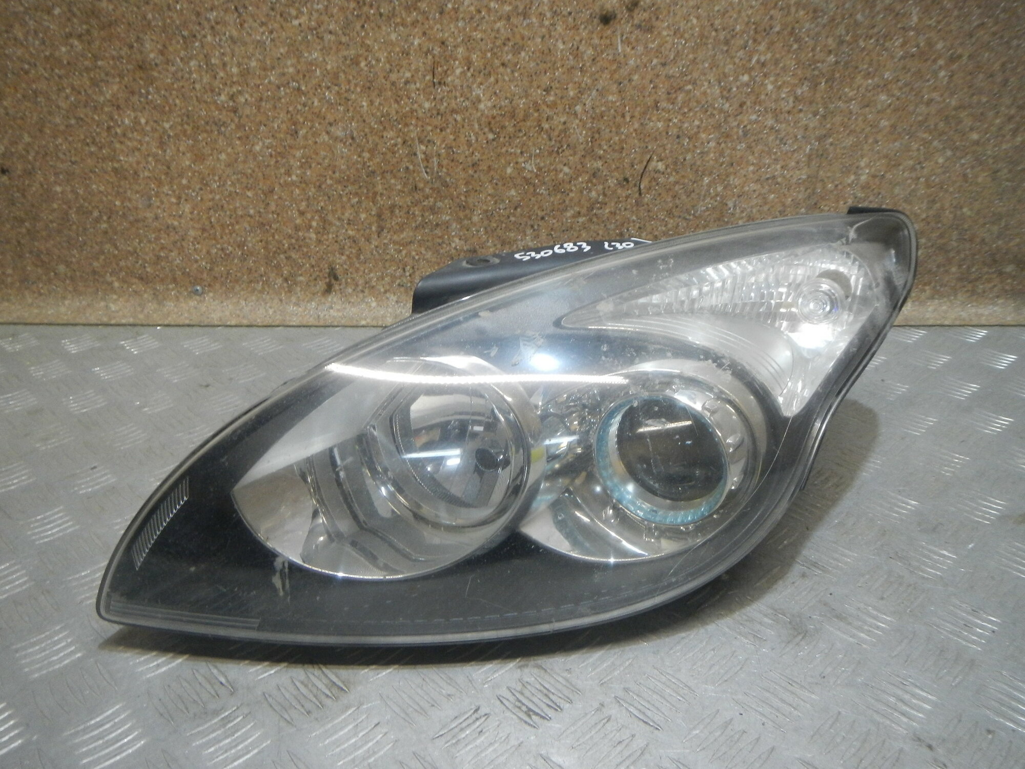 Б/У Фара левая, Hyundai (Хендэ)-I30 (07-12) HYUNDAI i30 (07-12) галоген Сломано 2 крепления, царапины на стекле. 530683 H...