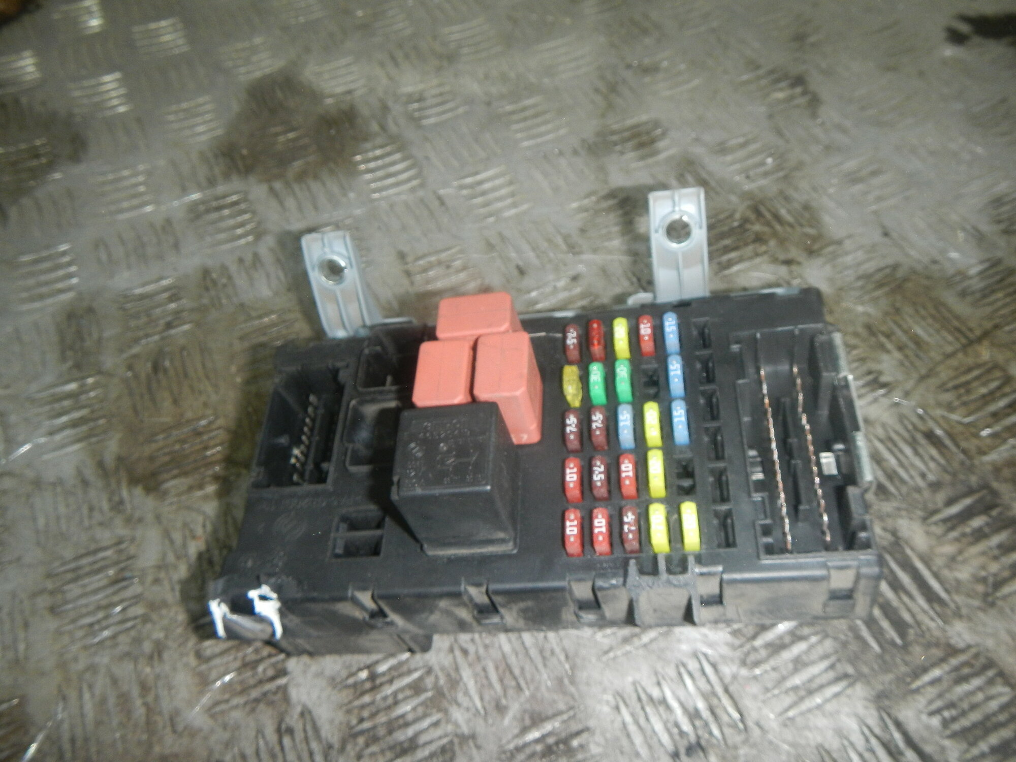 Б/У Блок предохранителей, Fiat (Фиат)-ALBEA (05-) FIAT ALBEA (05-12) Сломано крепление,трещина в корпусе. 349453 Fiat/Al...