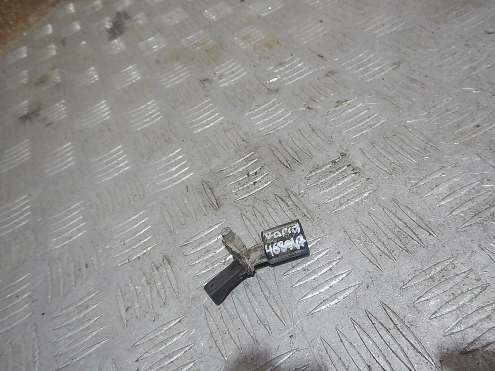 Б/У Датчик ABS задний, Skoda (Шкода)-RAPID (12-) SKODA Rapid (12-) правый Без видимых повреждений. 468947 VAG арт. WHT003862