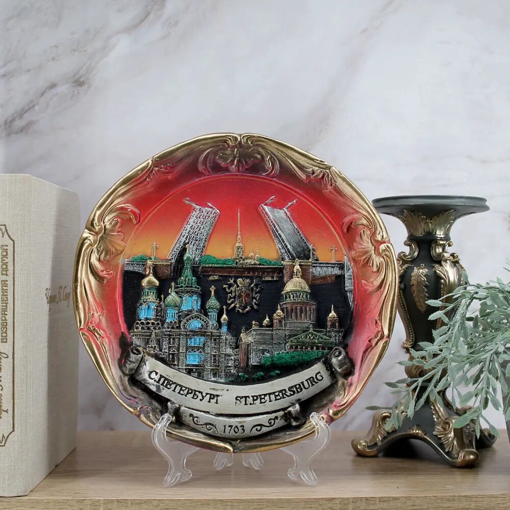 Сувенирная Тарелка Панно на подставке Достопримечательности Санкт-Петербурга. Коллаж , 23 см , ручная роспись , гипс