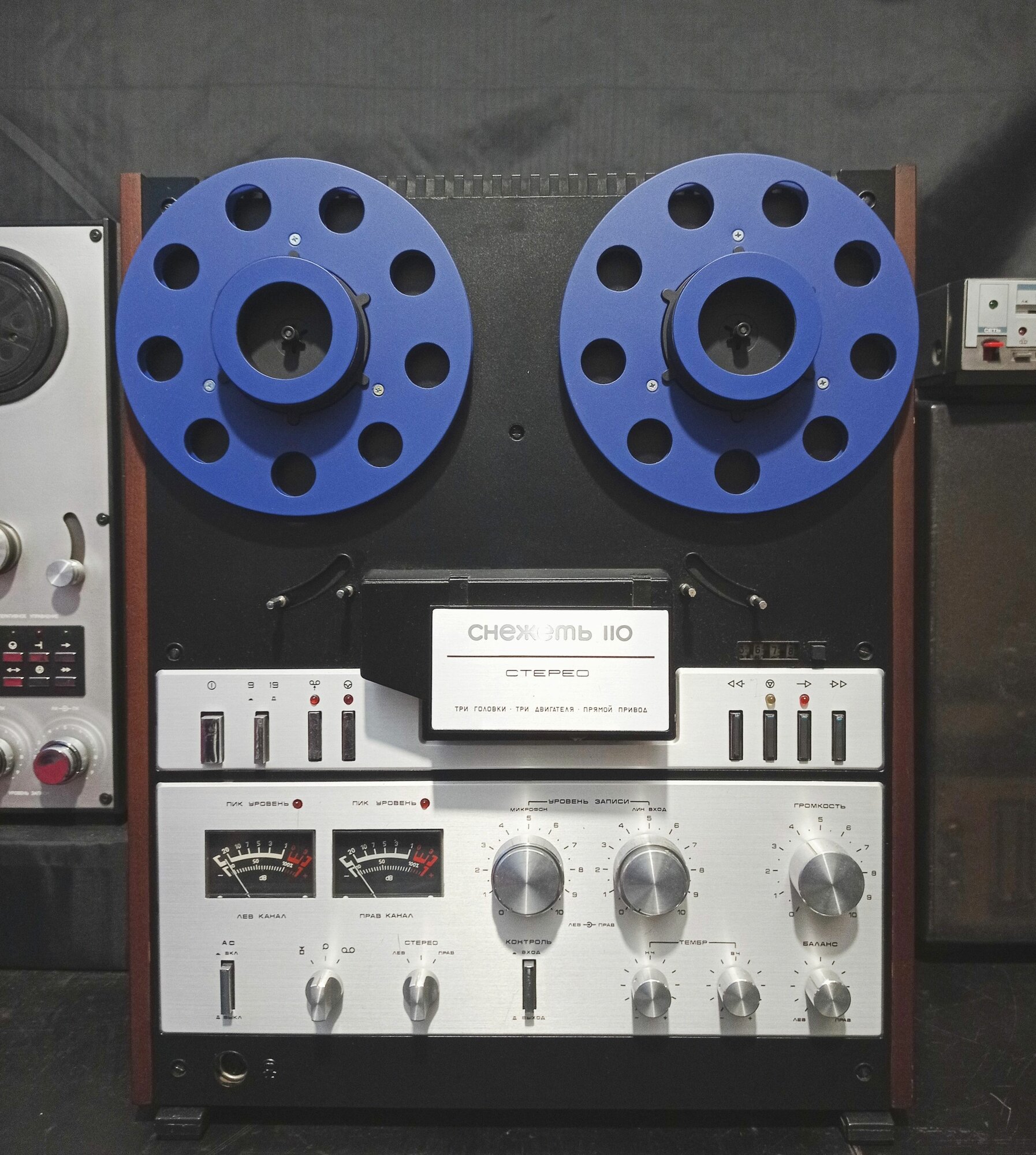 Комплект для магнитофона: катушки 18 см с наб-адаптерами, цвет синий