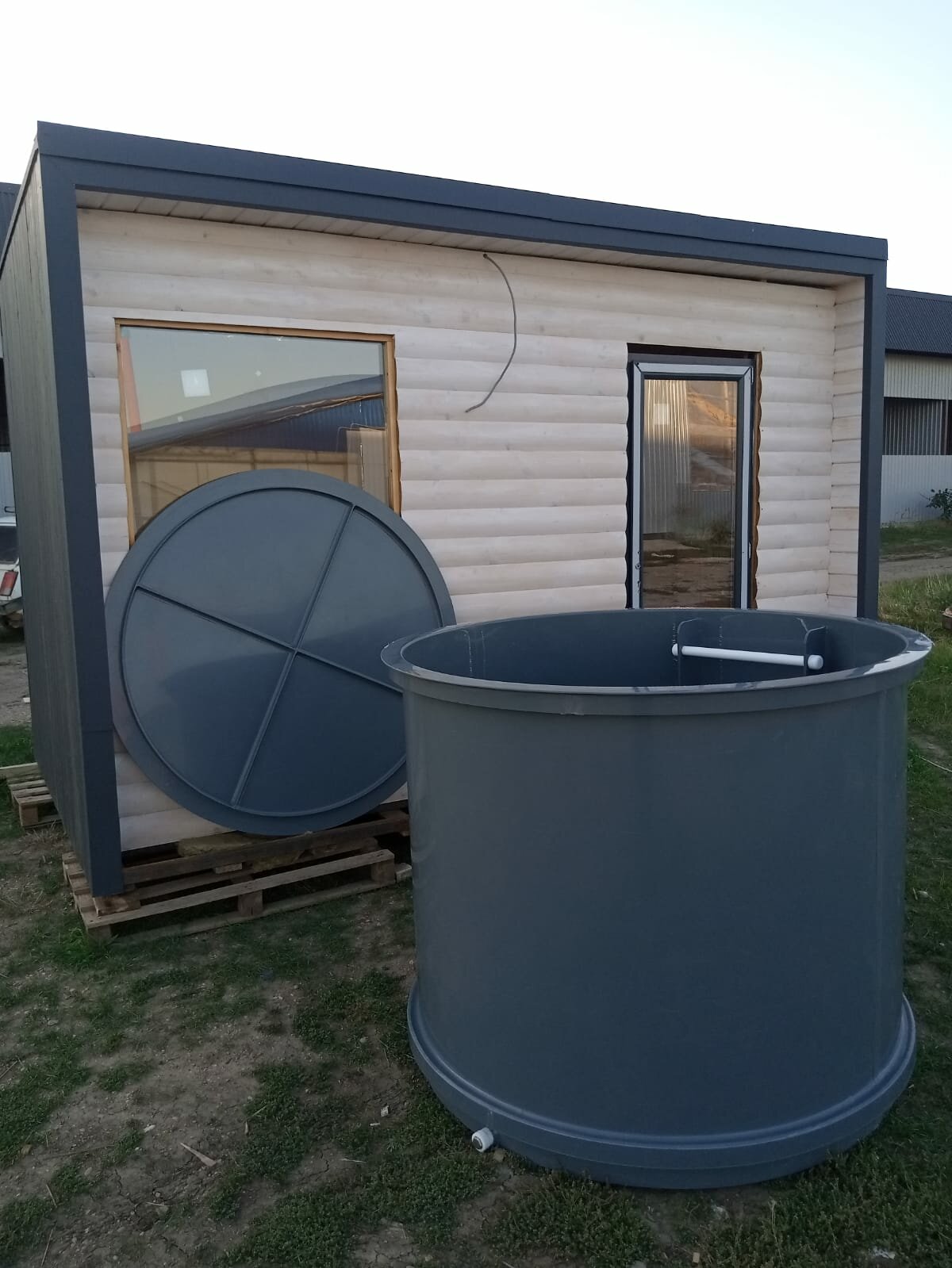 Купель с крышкой 1772 л, диаметр 150 см