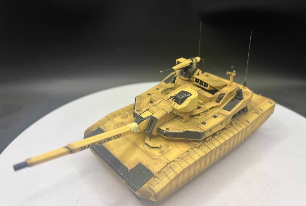 Готовая модель французского основного боевого танка AMX-56 Leclerc EVO, масштаб 1/72, высокая детализация