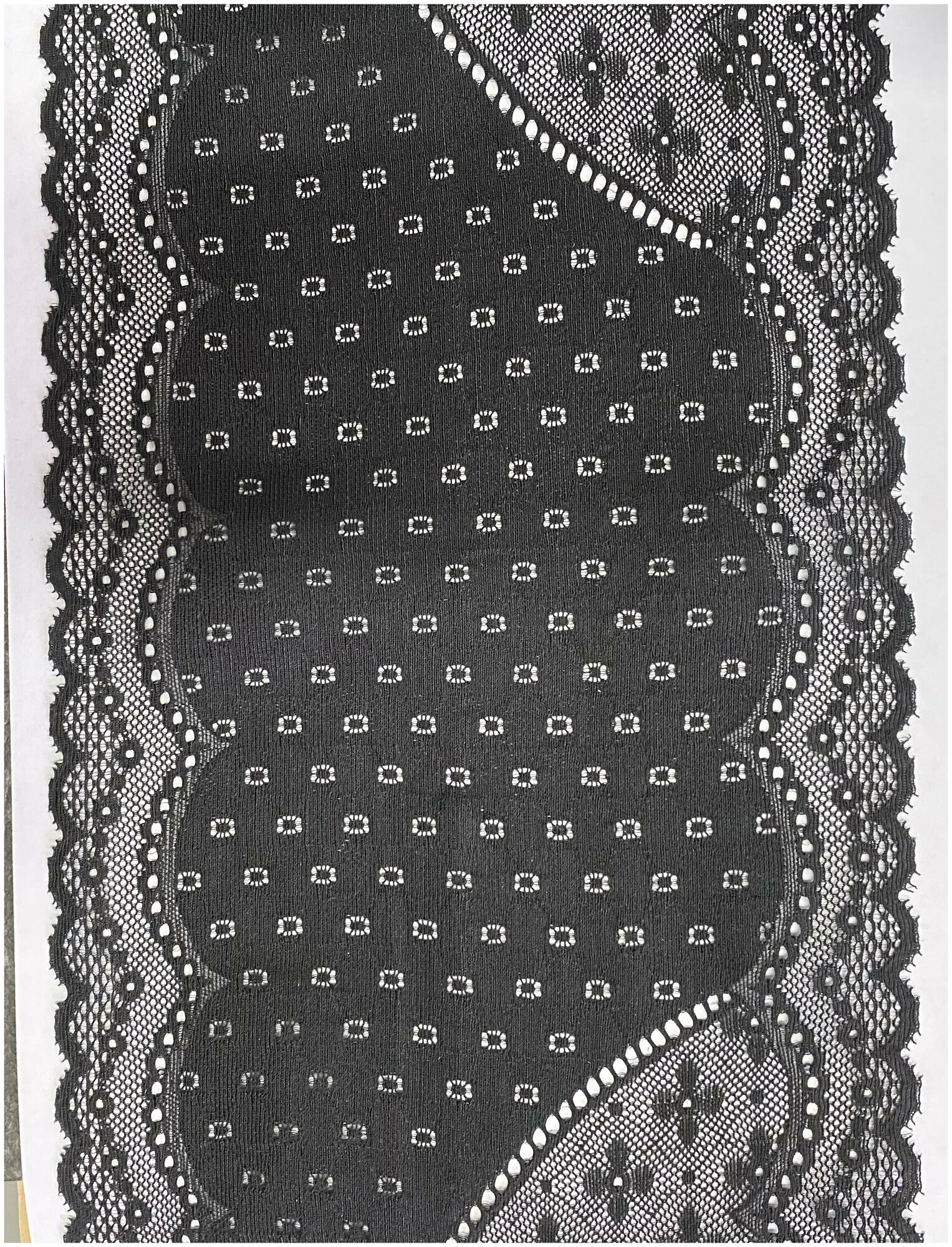 Кружево эластичное, цвет черный, ширина 17 см. Упаковка 3 метра.