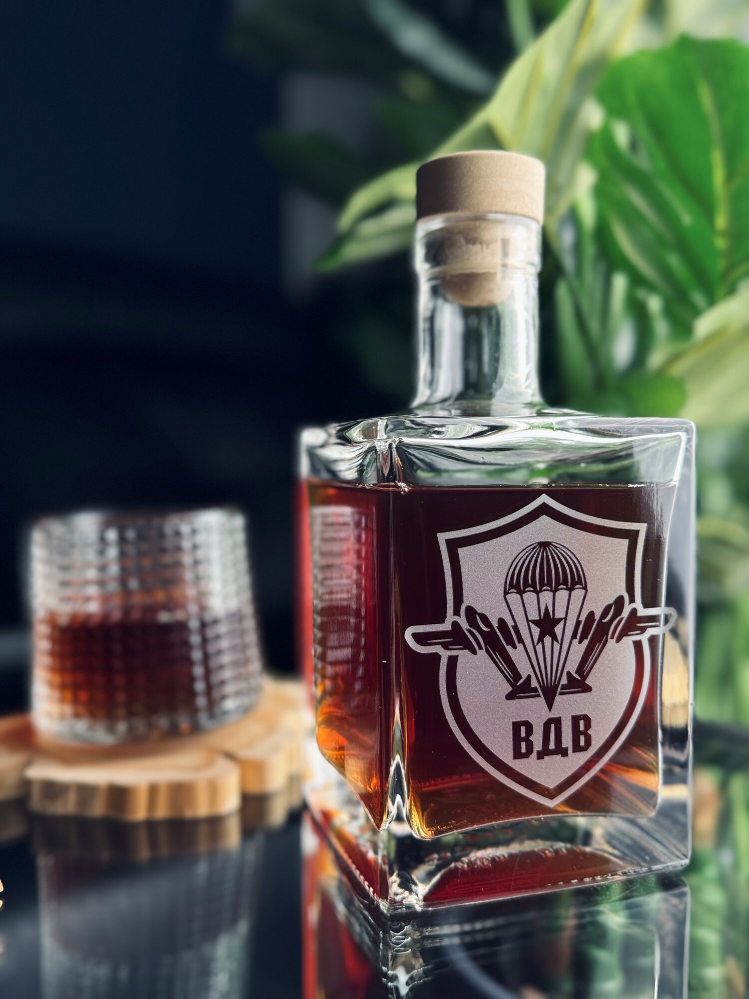 Бутылка куб с гравировкой ВДВ