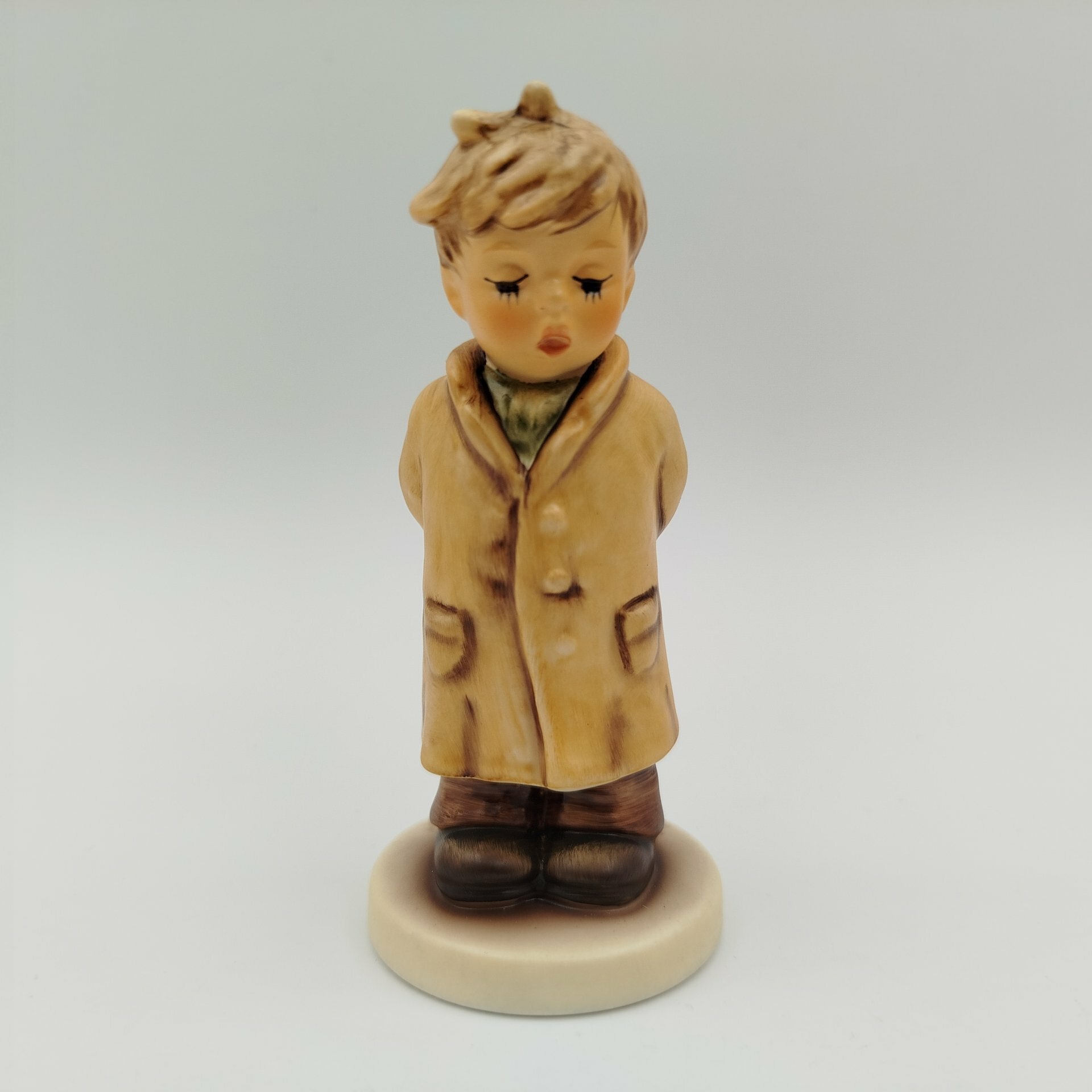 Статуэтка "Слишком застенчив, чтобы петь", M.I. Hummel Membership, фарфор, роспись, Goebel