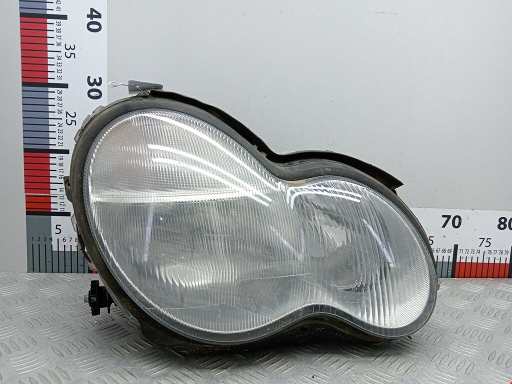 Фара правая Mercedes C-Class (W203) A2038201261 арт. 2192620