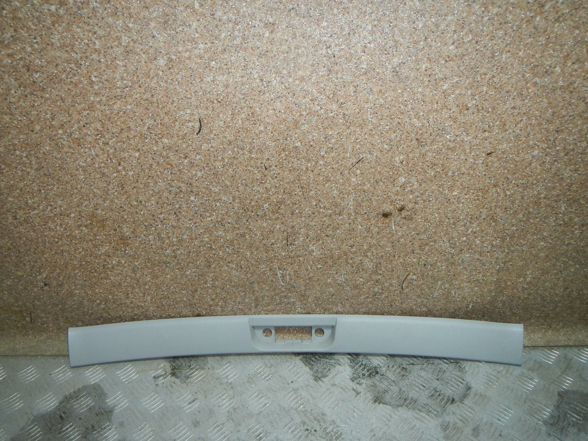 Б/У Обшивка двери багажника, Hyundai (Хендэ)-MATRIX (08-11) HYUNDAI MATRIX (08-11) Верхняя. Трещина. 474081 Hyundai-KIA а...