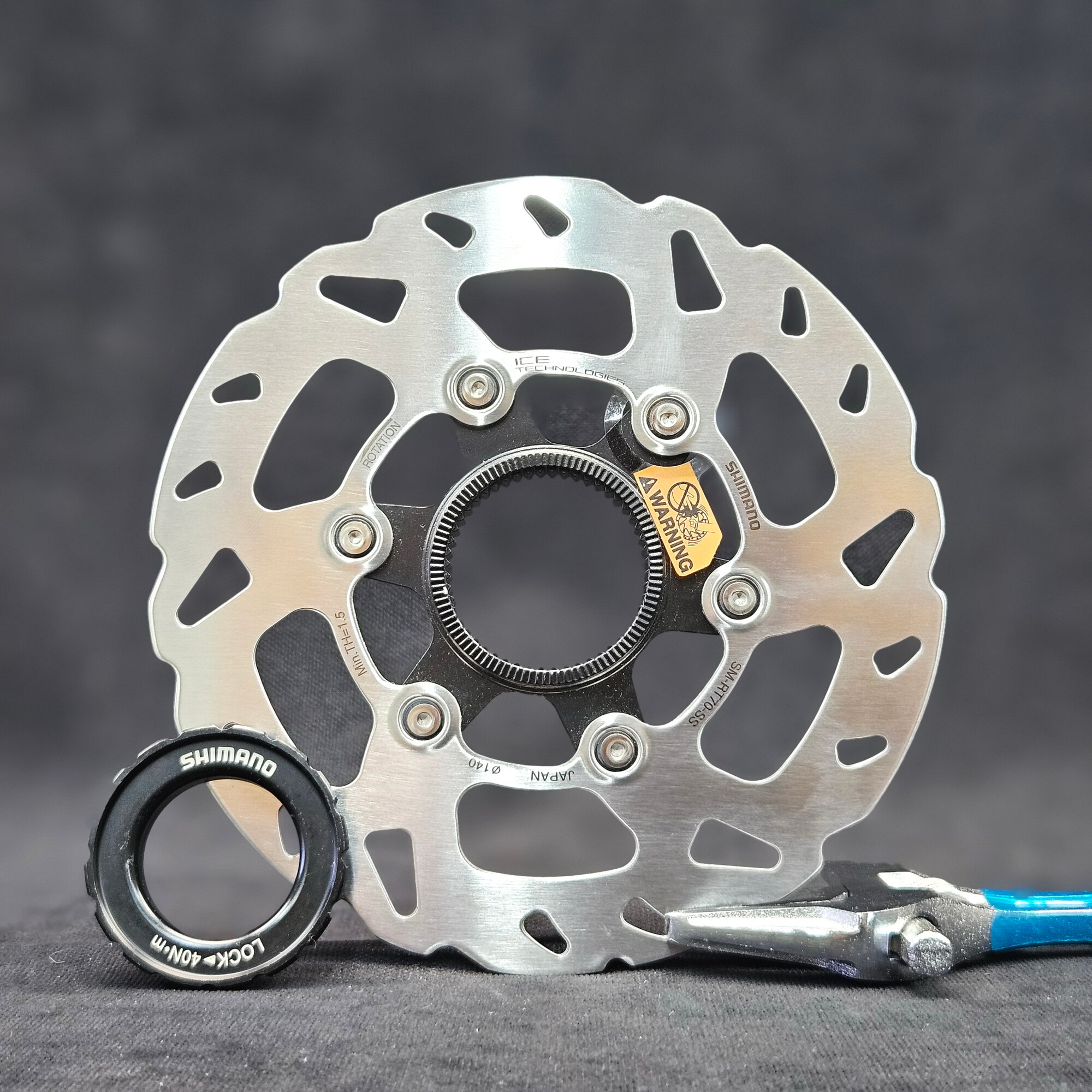 Тормозной диск (ротор) Shimano 105 SM-RT70, IceTech, 140 мм, с-lock, стальной локринг с внешними шлицами (OEM без упаковки)