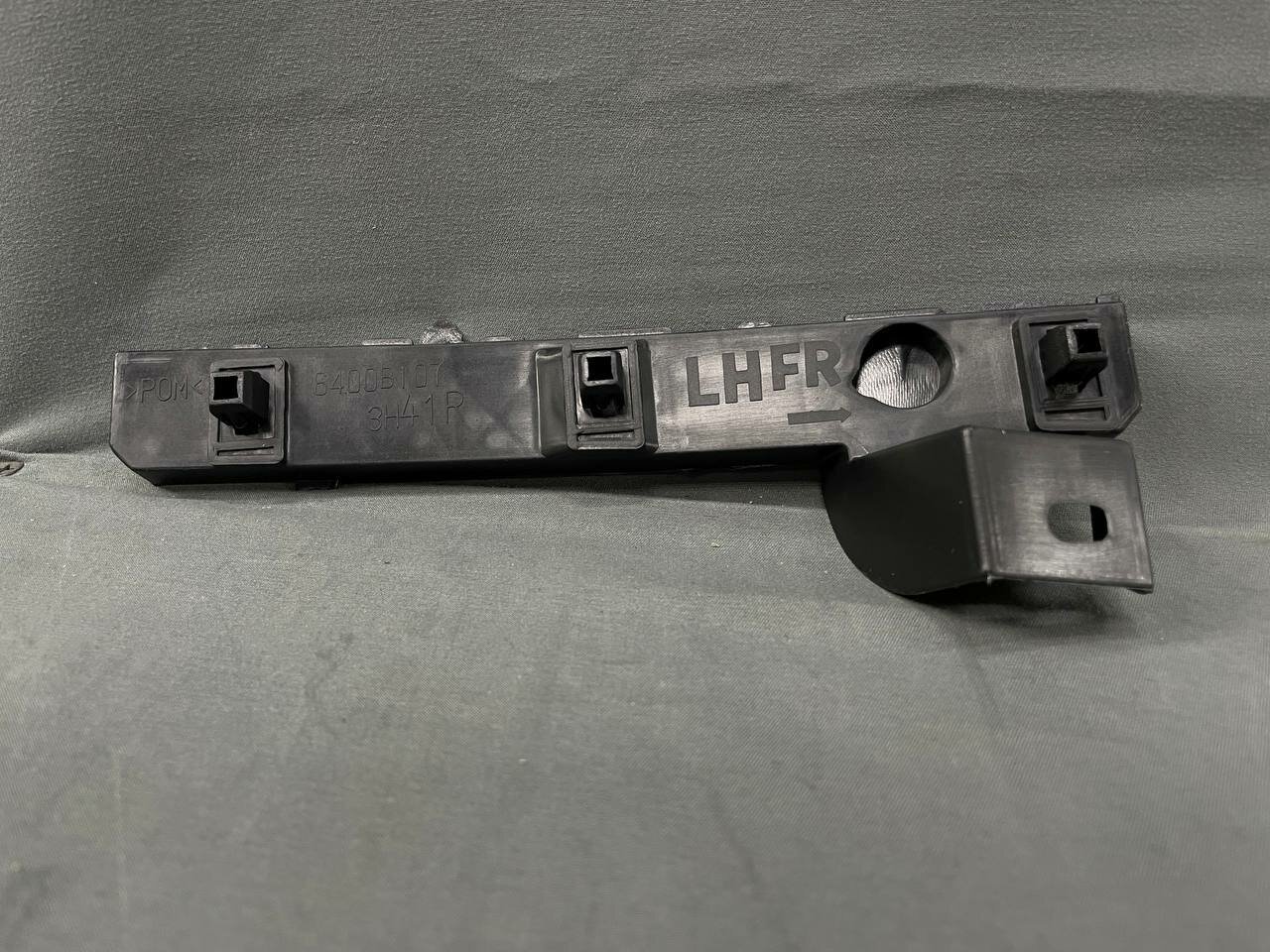 Кронштейн переднего бампера Mitsubishi