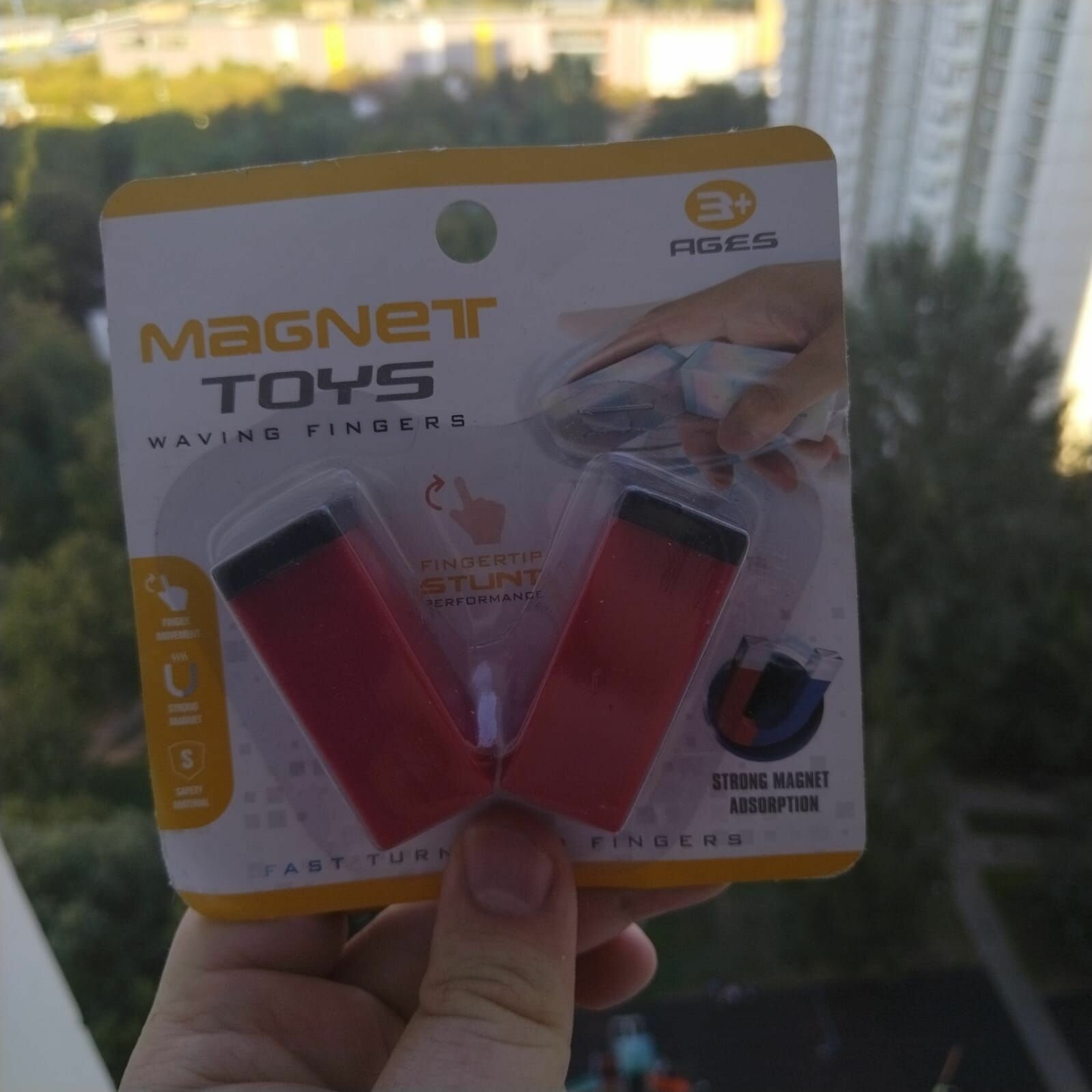 Магниты антистресс красный