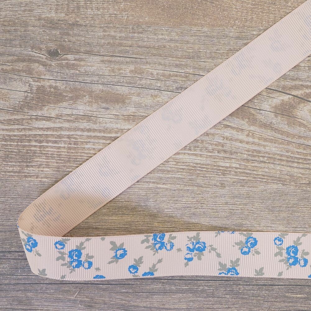 Лента репсовая HEMLINE "Bowtique", Голубые розочки, розовая, 5 м, на картонной катушке